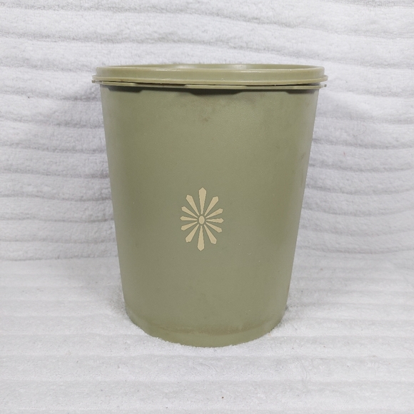 Tupperware | Kitchen | Vintage Tupperware Avocado Olive Green Canister ...
